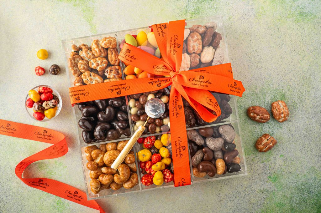 Chocopedia Super Gift Box – علبة هدايا شوكوبيديا الفائقة – Munch Corner